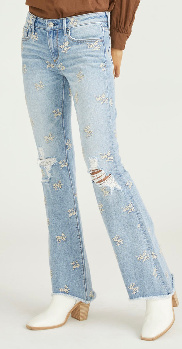 Eva x Clover Jeans – Bohemia Urbana